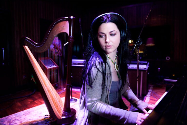 How Evanescence Frontwoman Amy Lee Brought Her Voice to Life – Smashing ...